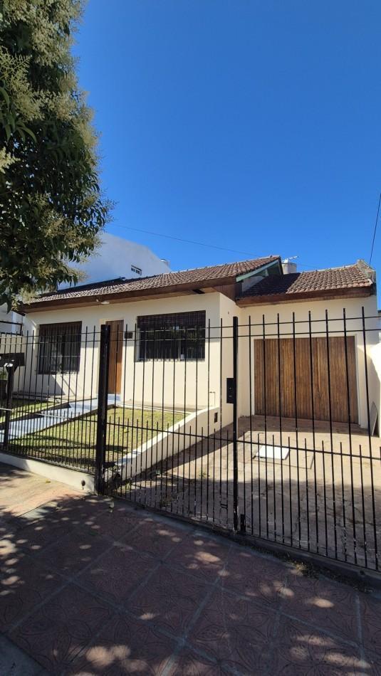 Casa 2 Dorm. con Parque y Quincho, Gba Oeste - Zonaprop