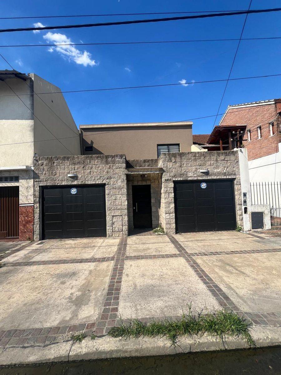 Chalet 5 Amb, 300 m² con Parque, Quincho y Pileta, Gba Sur - Zonaprop