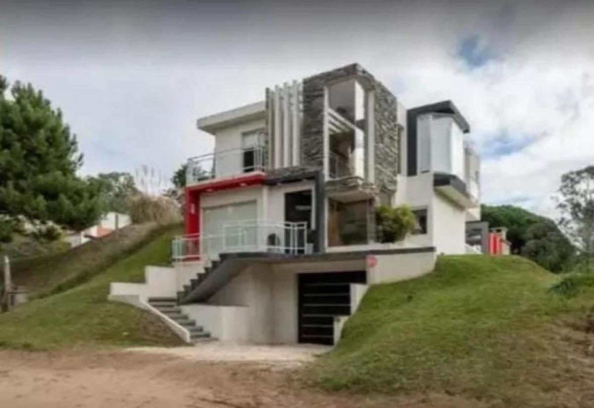 Casa en Alquiler Temporario - 3 Dorm. 3 Baños - Cochera - 490 m² ...