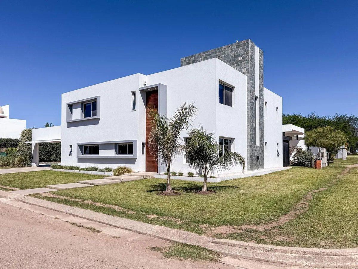 Venta Casa de Categoria Bela Vista - Rio Ceballos, Córdoba - Zonaprop